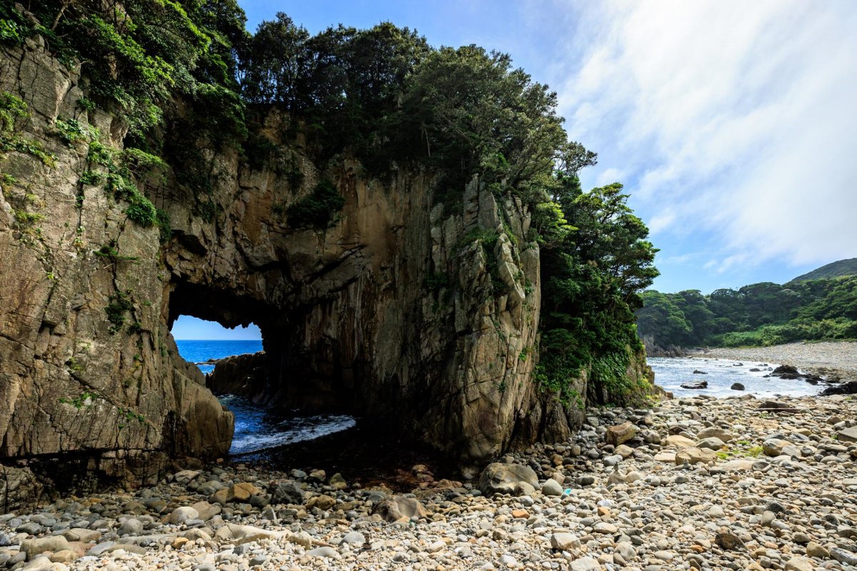 Hakusan-domon (natural arch)｜What to See & Do｜VISIT KOCHI JAPAN