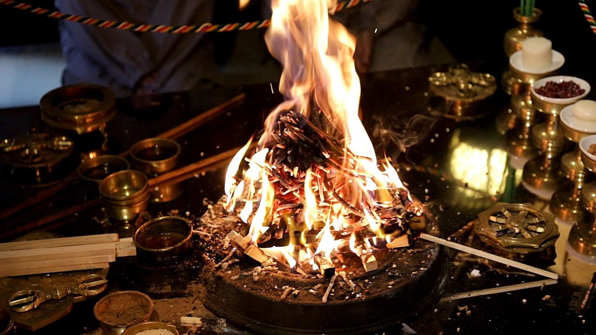 Buddhist Homa Ritual and Sutra Writing｜Activities｜VISIT KOCHI JAPAN